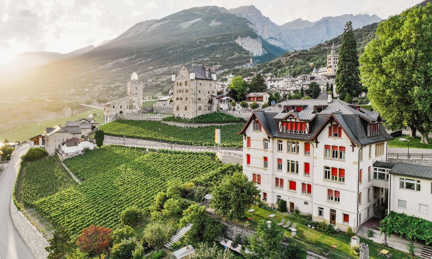 Kontakt - Schlosshotel Leuk